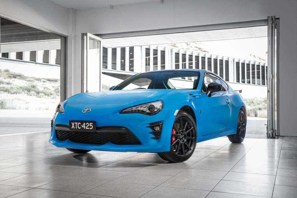 Toyota paints 86 blue for local sales milestone | GoAuto